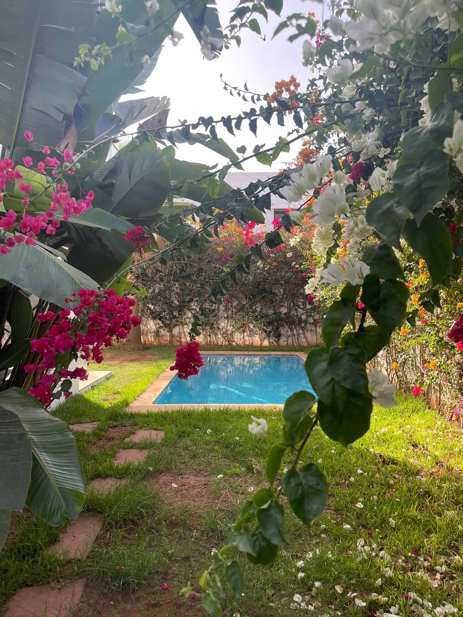 Villa De Luxe Avec Grand Jardin Et Piscine Dans Un Dans Une